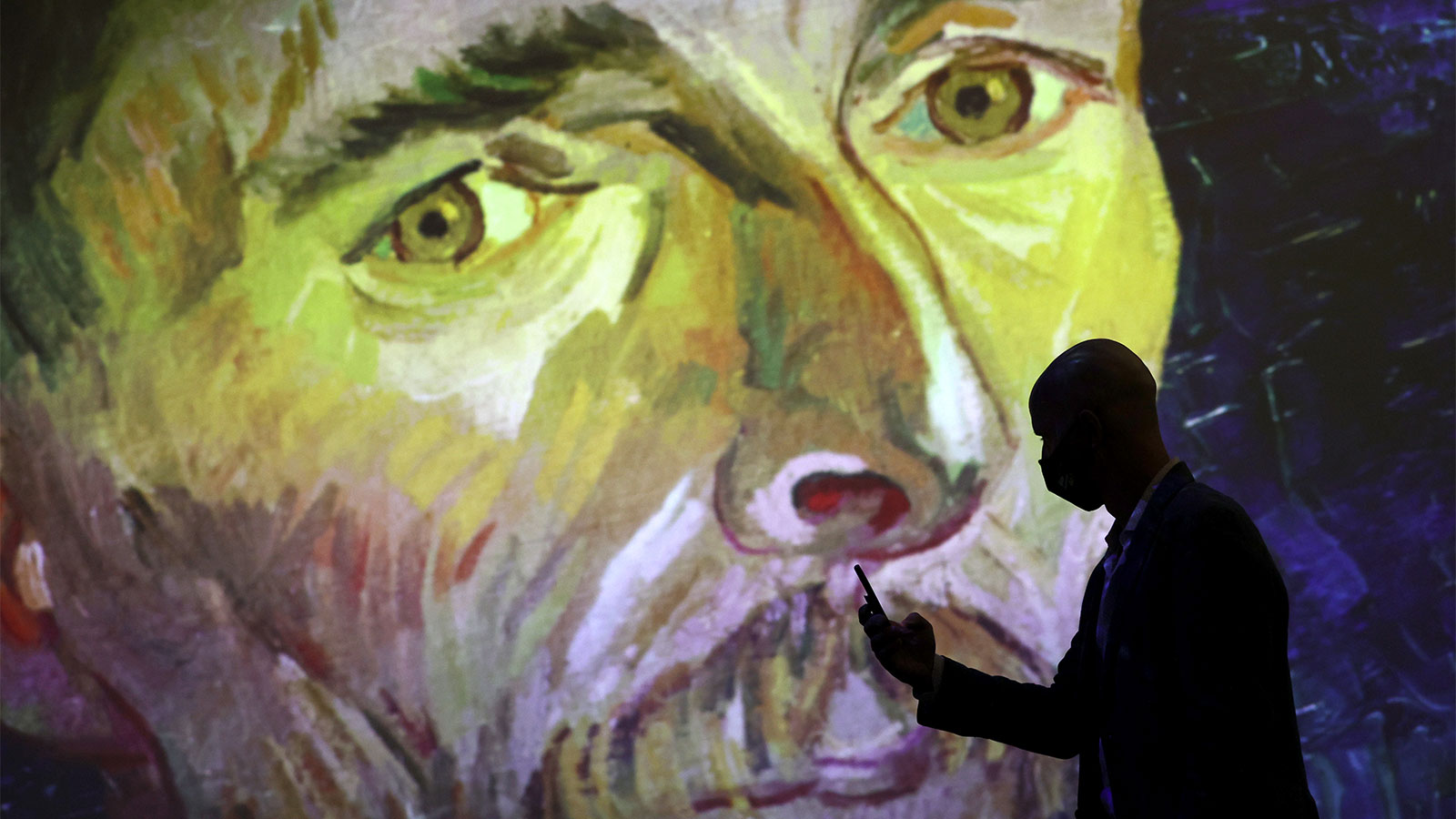 Explore Unique Art Experiences: Van Gogh to Meow Wolf with EyesOnShow