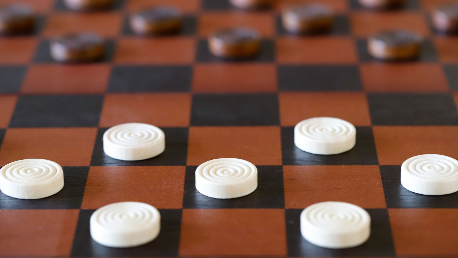 Learn to Play Checkers: Step-by-Step Guide for Beginners