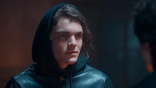 Selenkay Season 1 Finale Review: Sofías Identity Revealed, Family ...